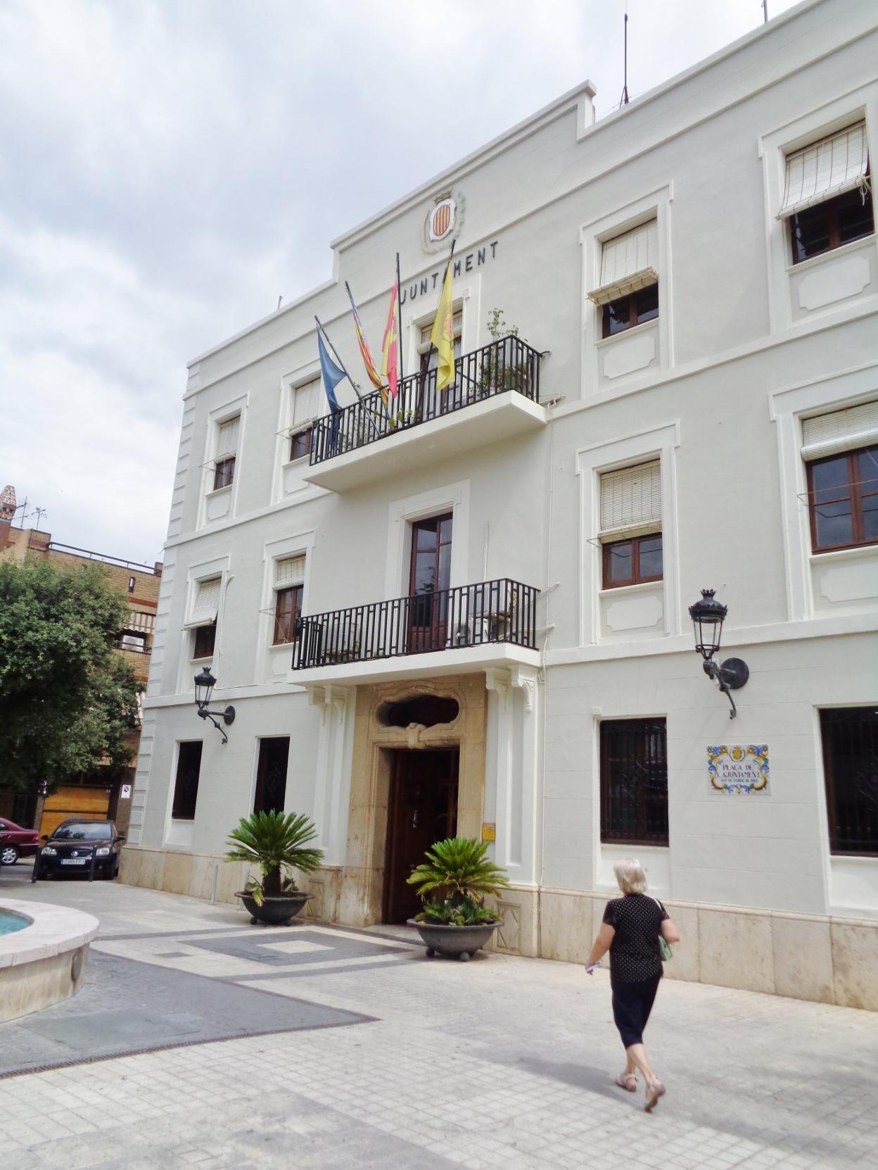 Benetússer deja sin ejecutar más de 200.000 euros en servicios sociales ...