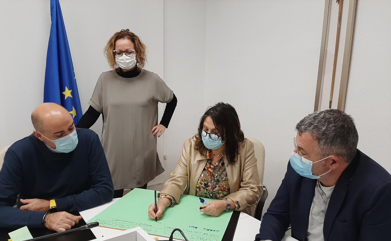 Almussafes estudia mejorar el transporte sanitario | Las Provincias