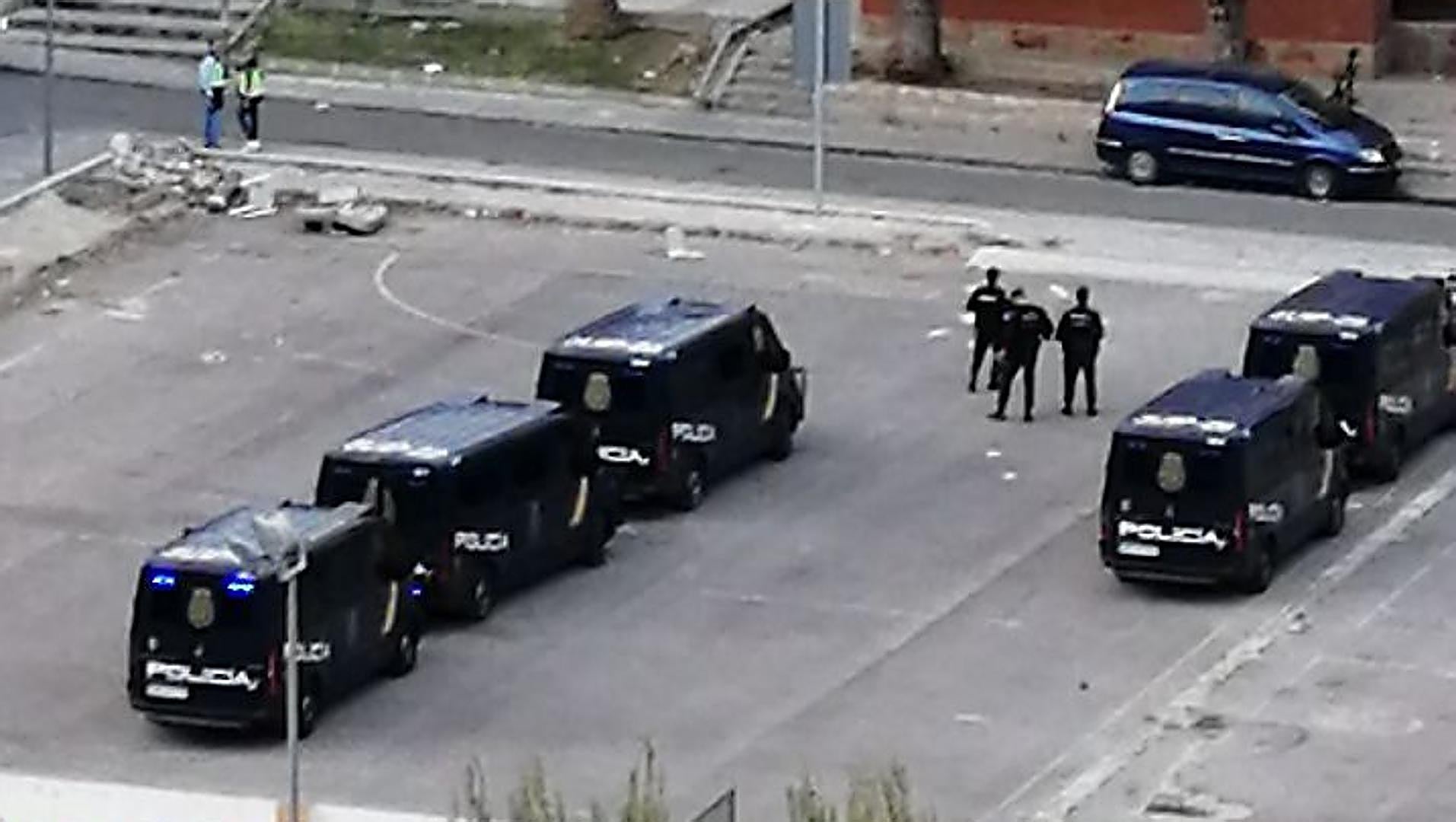 Policía en La Coma Paterna | La Policía Nacional toma el barrio de La ...