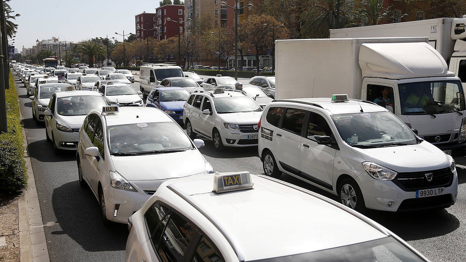 Taxis en Valencia | Sube el precio del taxi en Valencia: así son las ...