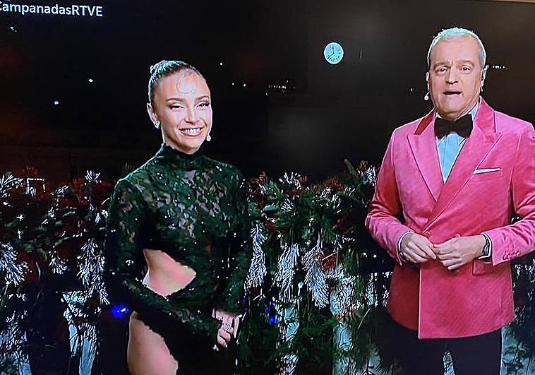 Ana Mena debuta en las Campanadas con un atrevido vestido de la marca ...