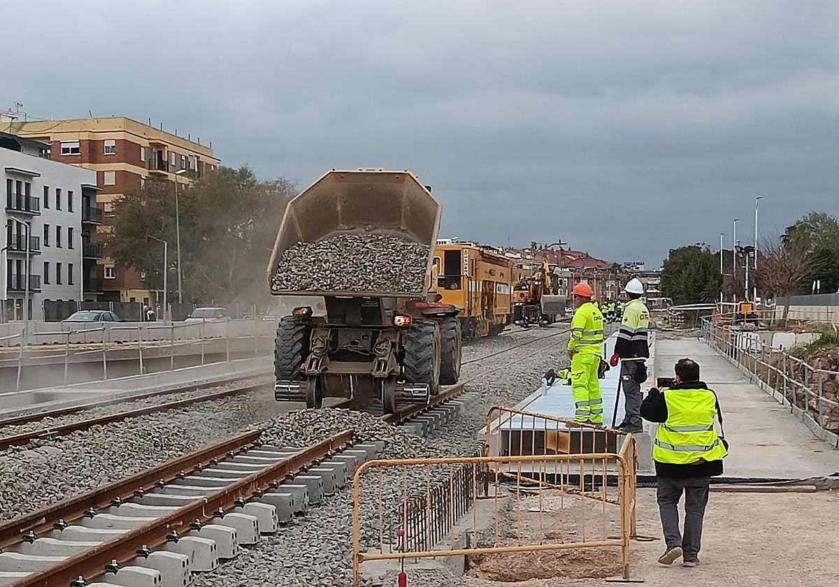 El metro refuerza 14 estructuras bajo las vías antes de reabrir las ...