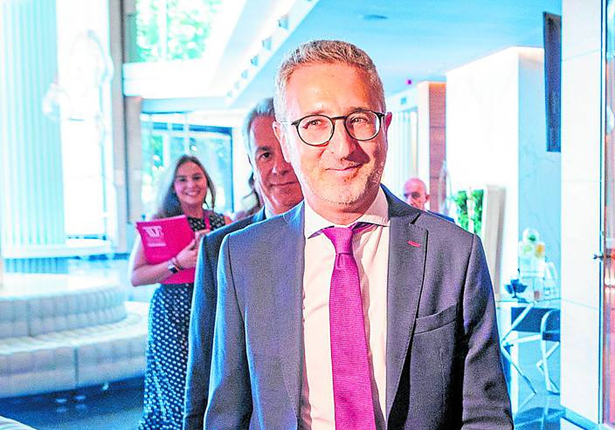 Arcadi España, el valenciano retratado con el pacto fiscal | Las Provincias
