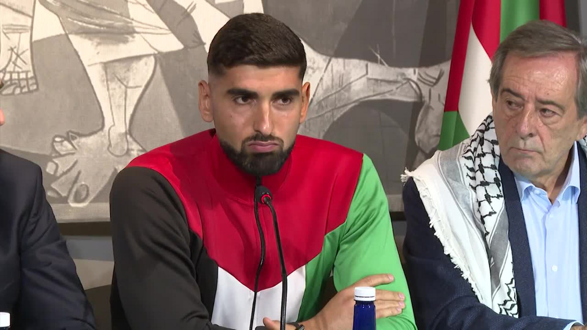El jugador vasco - palestino Yaser Hamed se emociona en la presentación ...