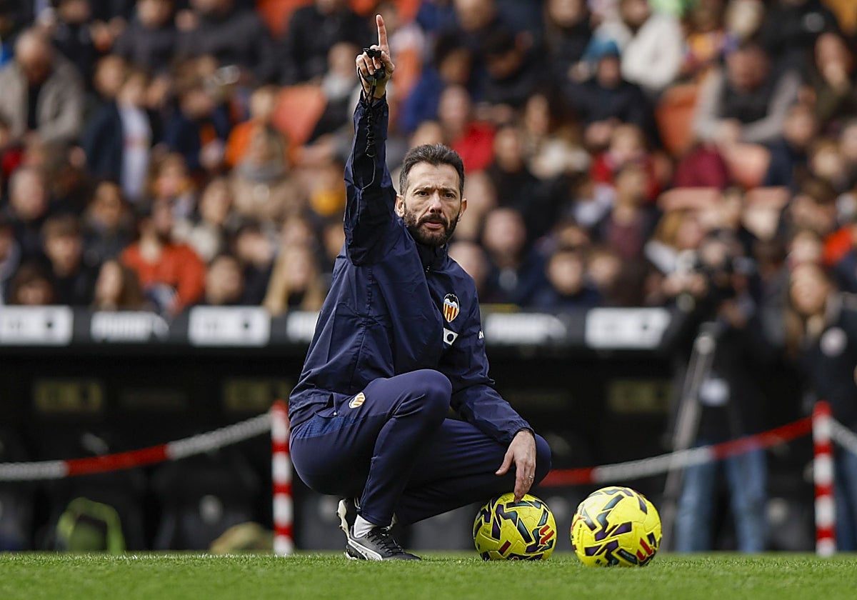 Corberán defiende su decisión de sentar a Gayà y a Tárrega | Las Provincias