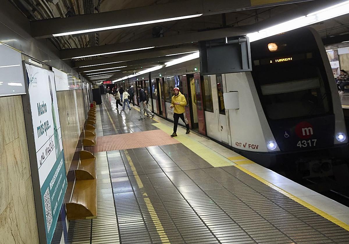 Un tren de la línea 1 del metro de Valencia se queda a oscuras | Las ...