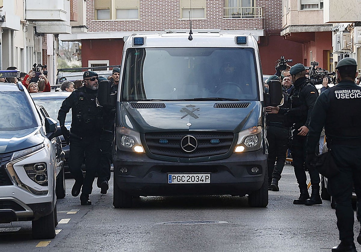 Hombre de 48 años mata al amigo de su hijo, de 13 años, en Sueca ...