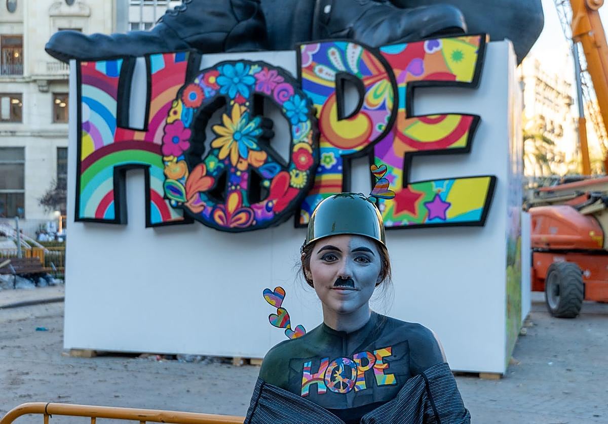 Chaplin echa a andar en Fallas: «La gente se queda a cuadros al verme ...