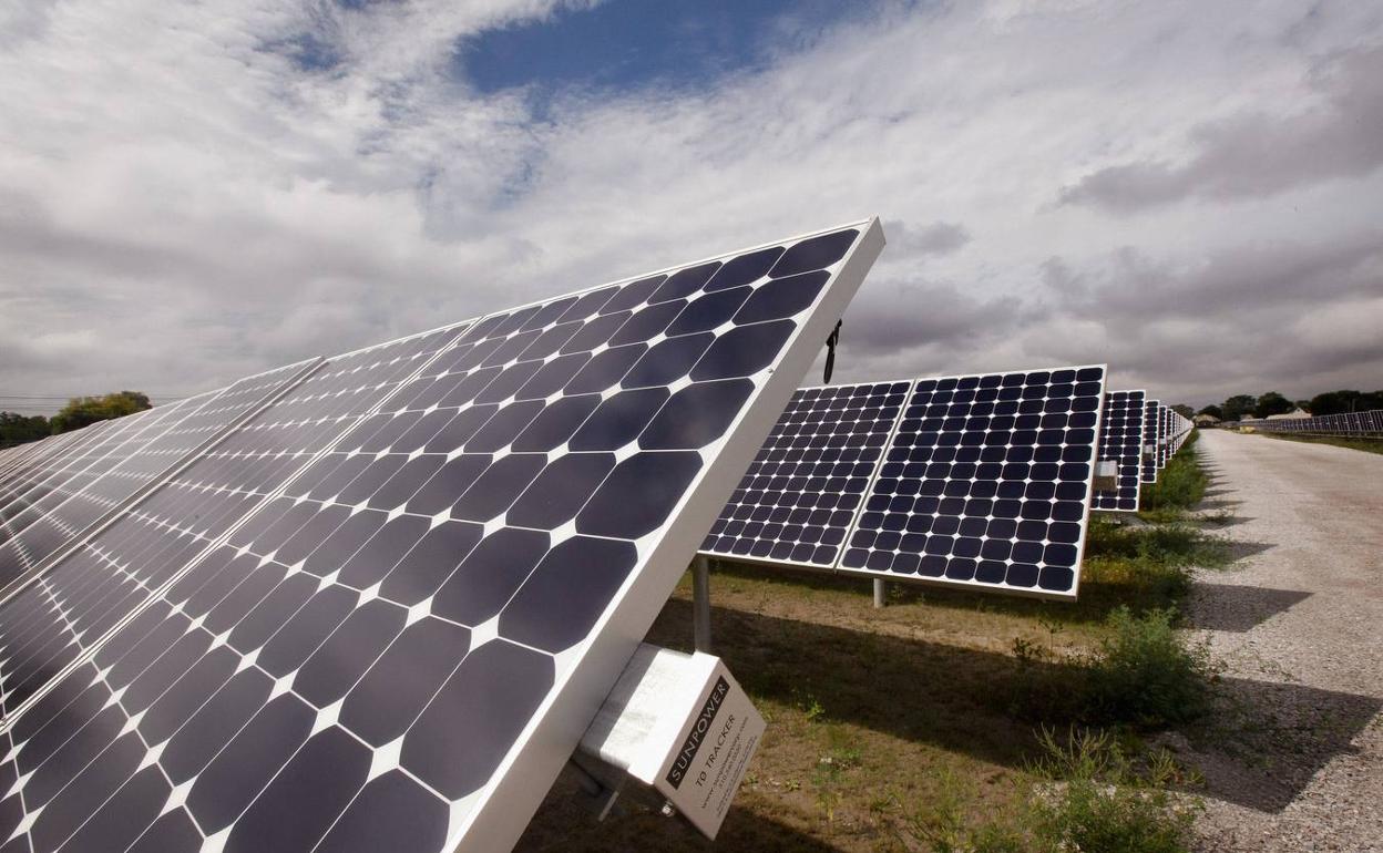 La nueva planta solar de Almendricos podrá abastecer a 30.000 personas ...