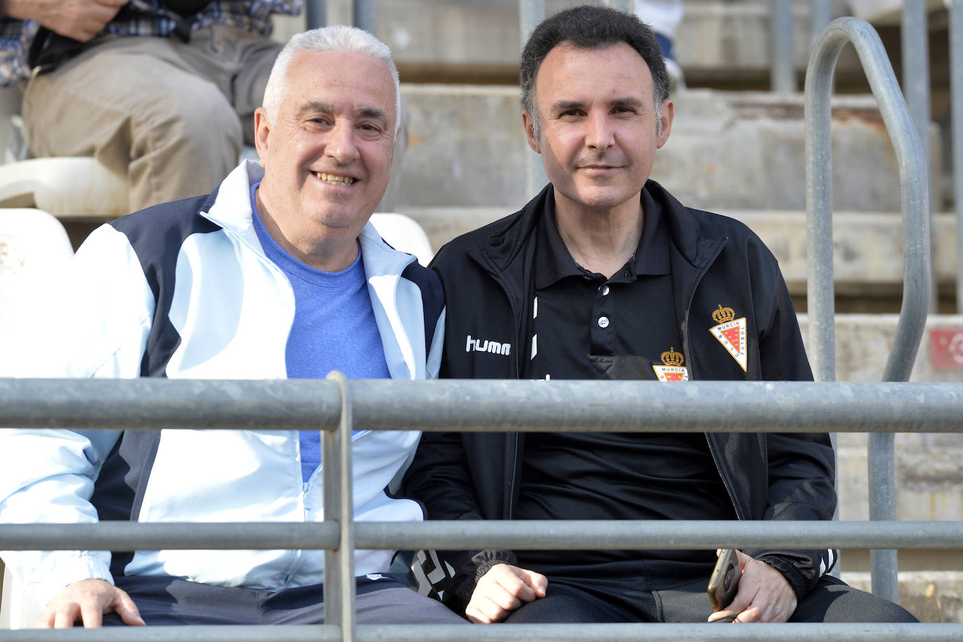 Fotos: Búscate en las gradas del Enrique Roca en la victoria del Real ...