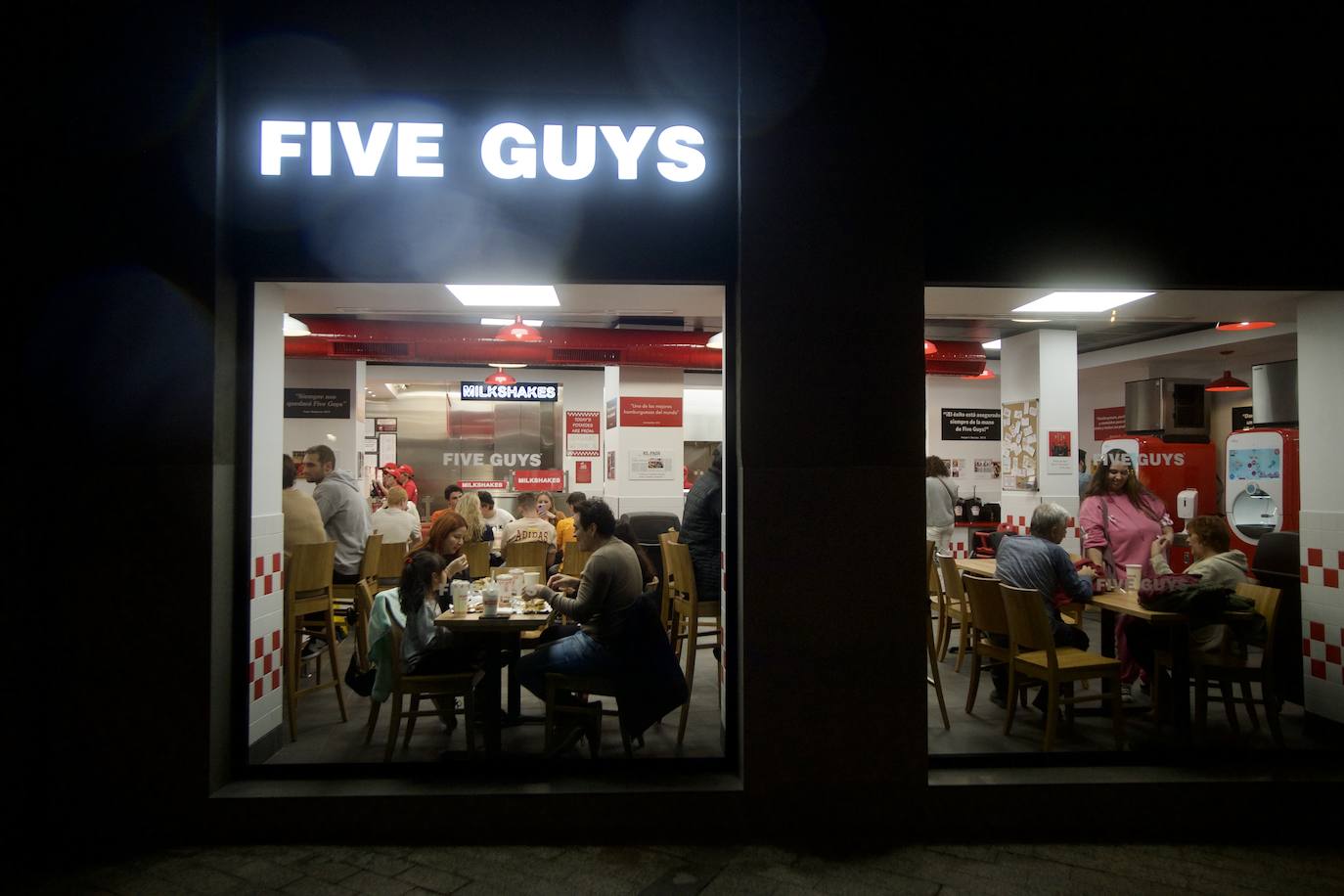 Fotos: Las imágenes de la apertura de Five Guys en Murcia | La Verdad