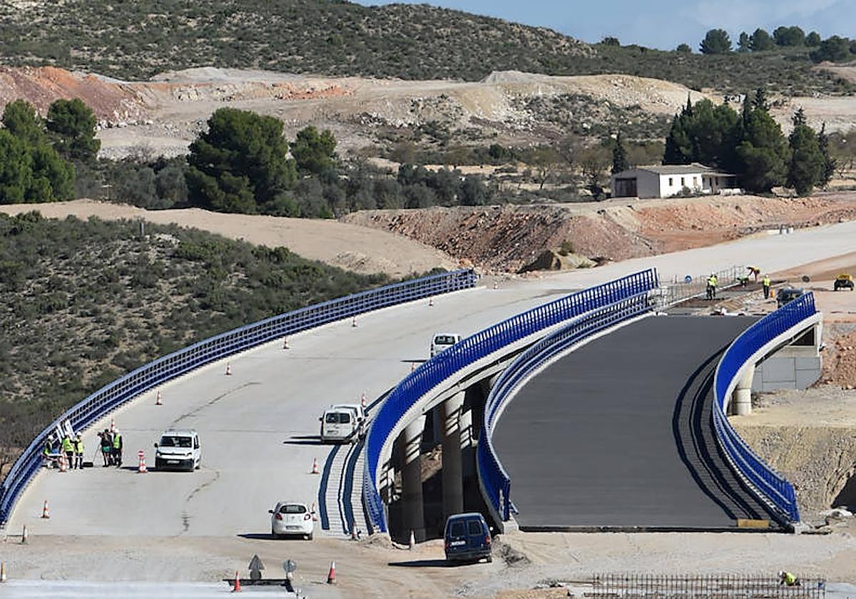 La Autovía del Altiplano cierra el eje de conexión de Yecla con ...