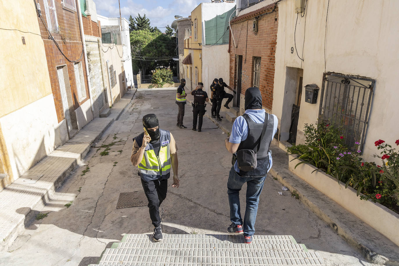 Redada policial en el barrio cartagenero de Los Mateos, en imágenes ...
