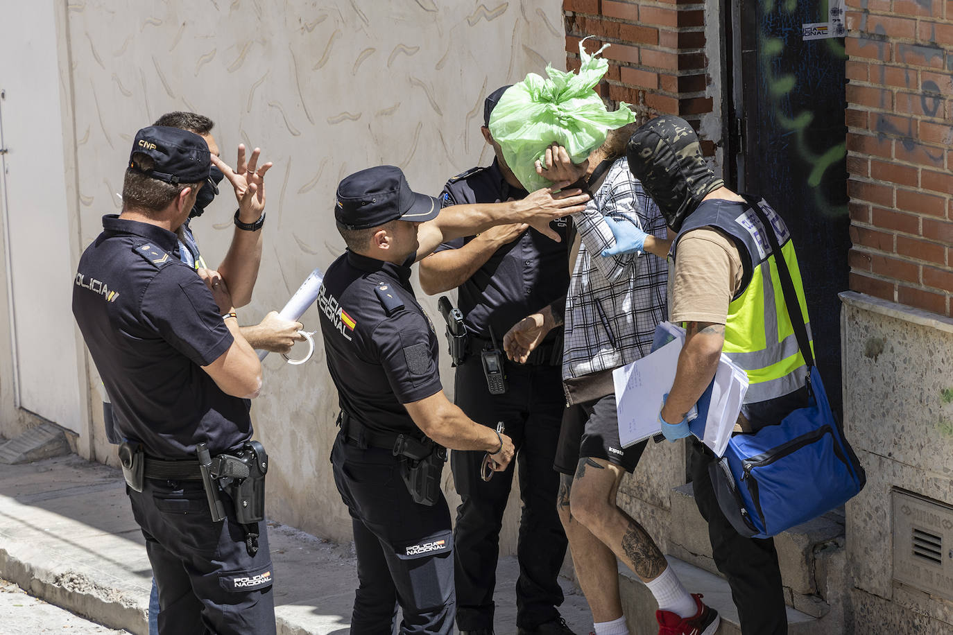 Redada policial en el barrio cartagenero de Los Mateos, en imágenes ...