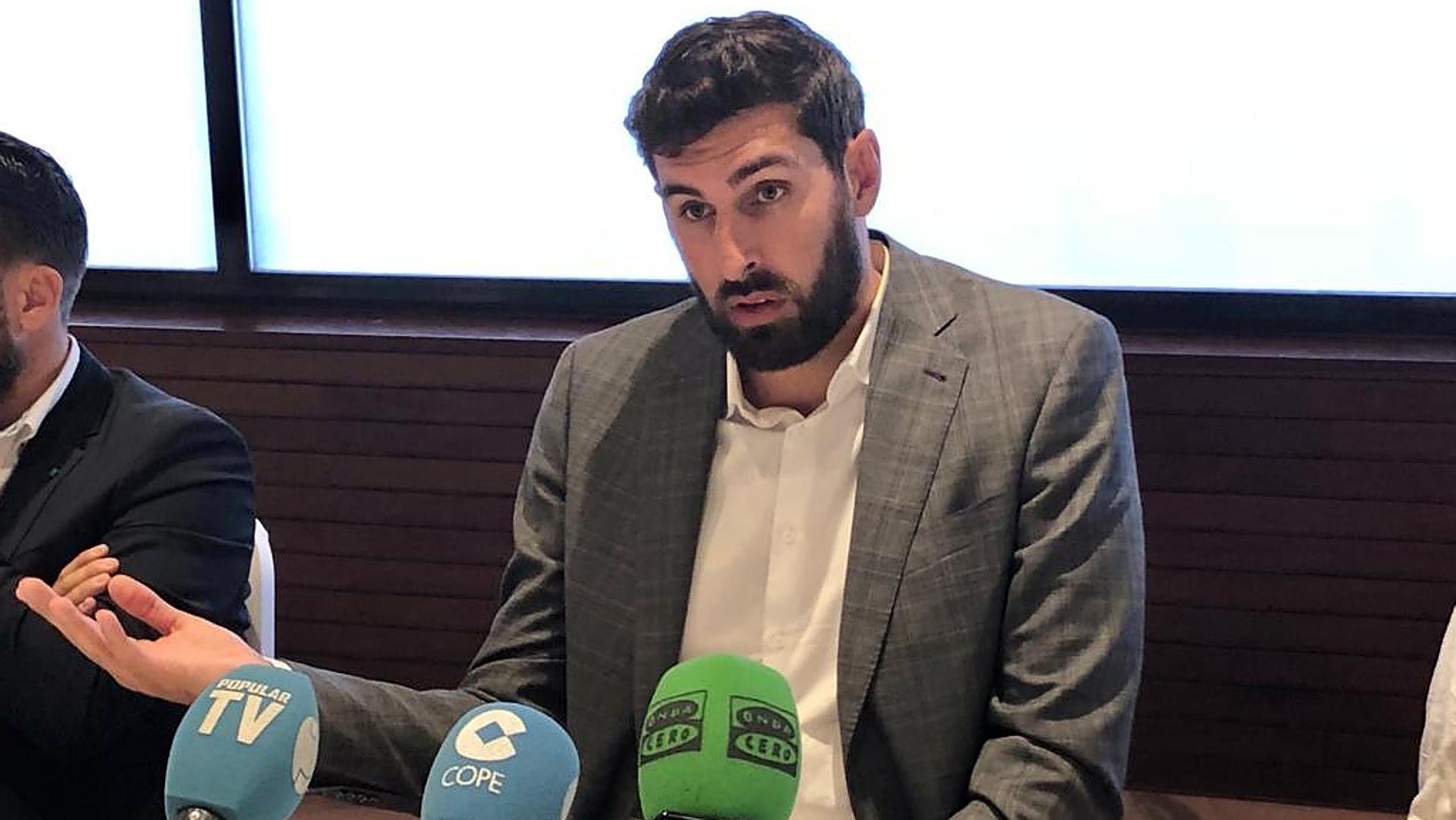 Antelo advierte al PP: «La mayoría suficiente no existe. O absoluta o ...