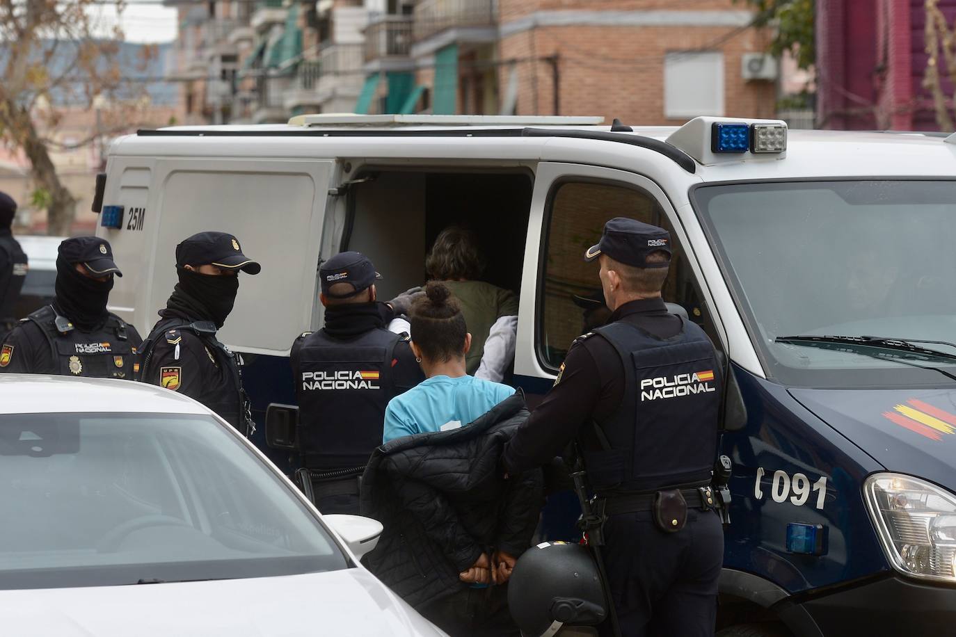 La redada en el barrio murciano de La Paz, en imágenes | La Verdad