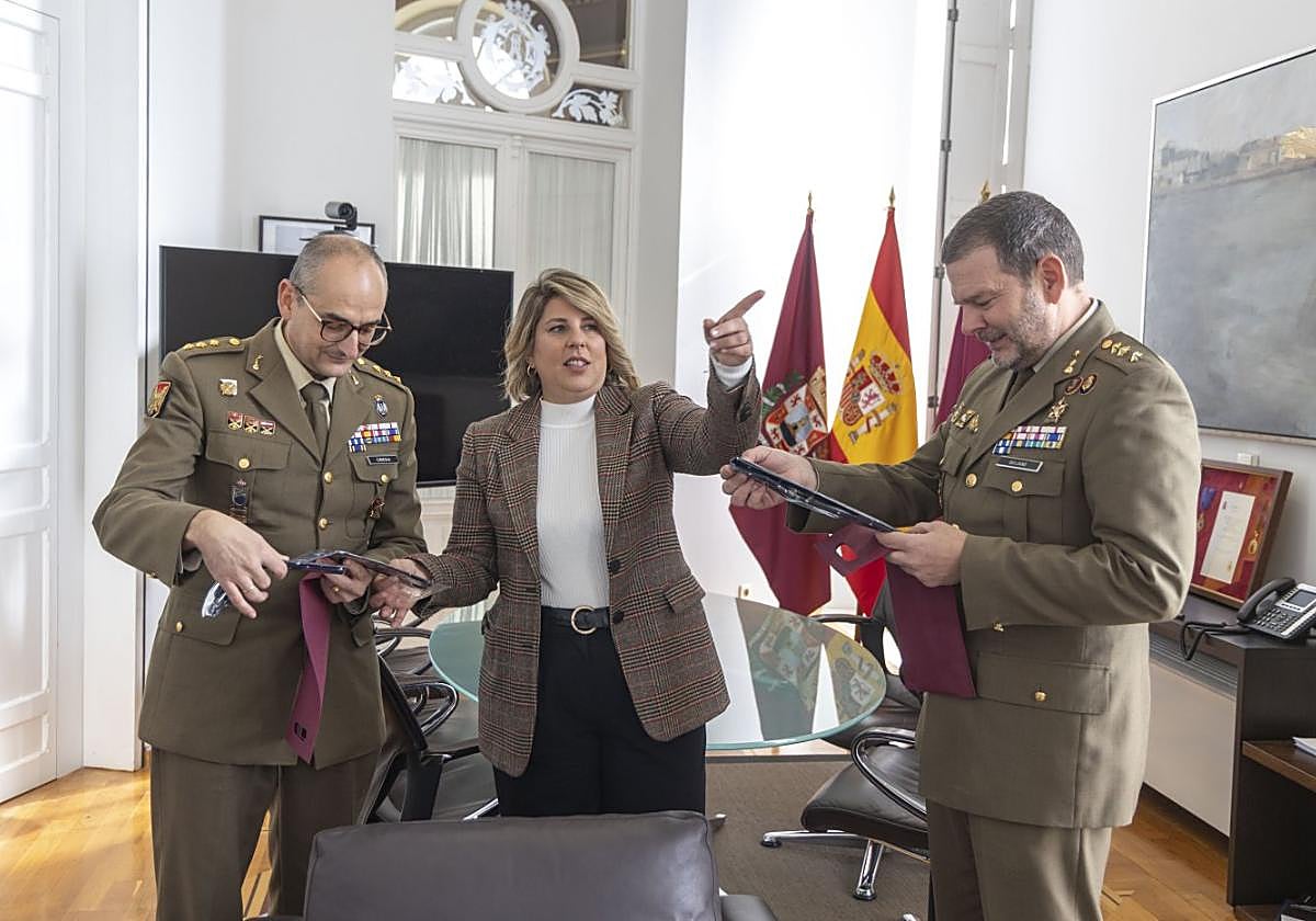 El coronel José Ángel Úbeda toma el mando del Regimiento de Artillería ...
