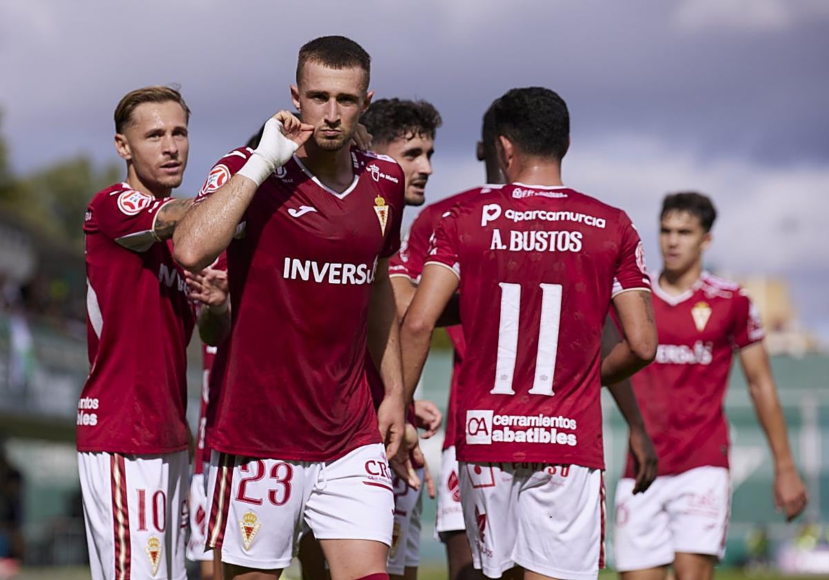 Flakus, el lujo permitido por el Real Murcia que calla a sus ...