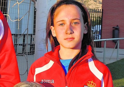 Sheila, primera chica que marca un gol en la Liga Autonómica | La Verdad