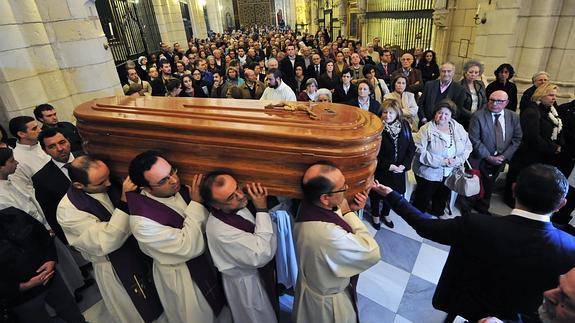 Multitudinario adiós al obispo Javier Azagra | La Verdad