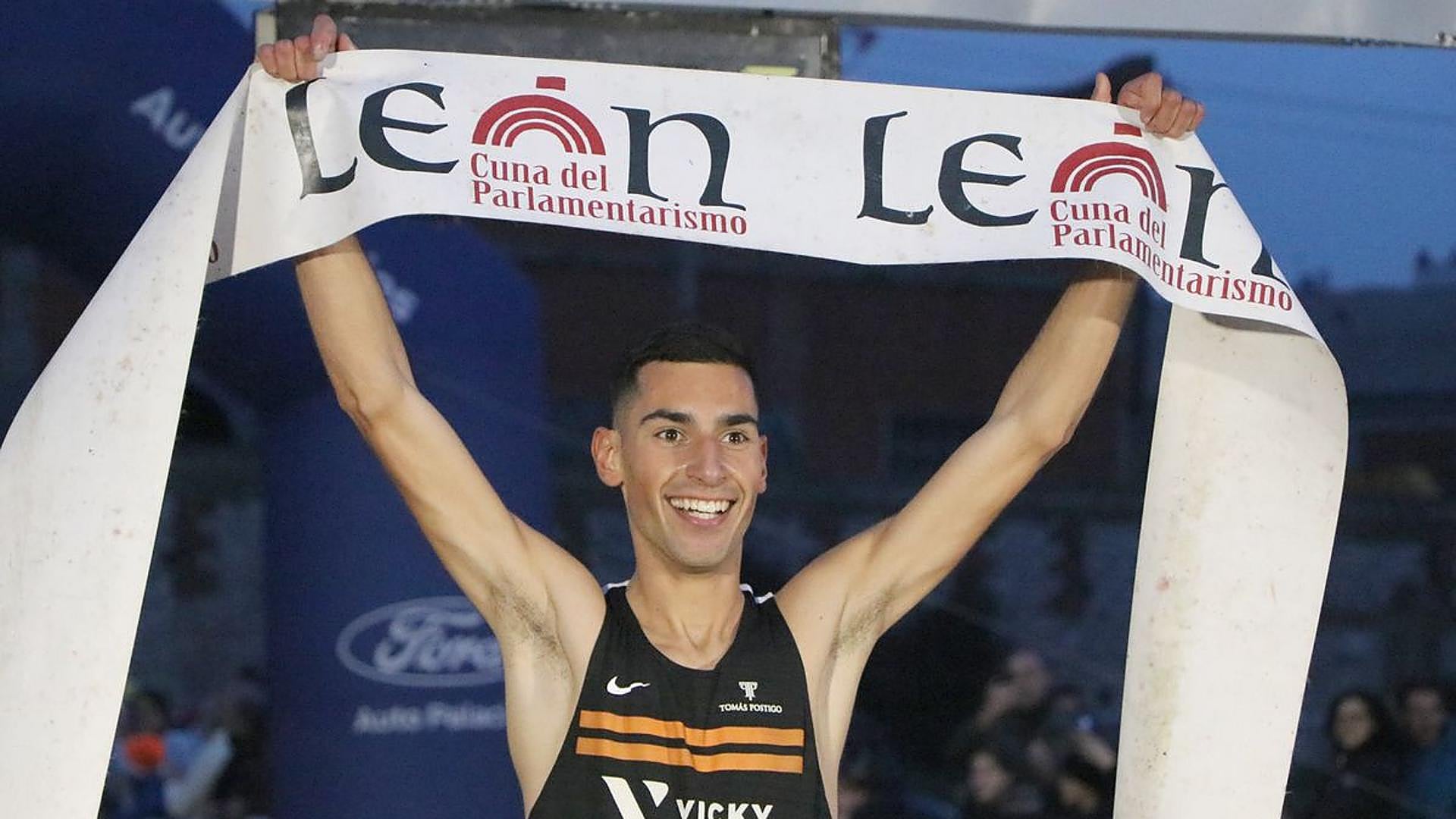 Daniel Alonso y Celia Lorenzo 'vuelan' en la San Silvestre de León ...