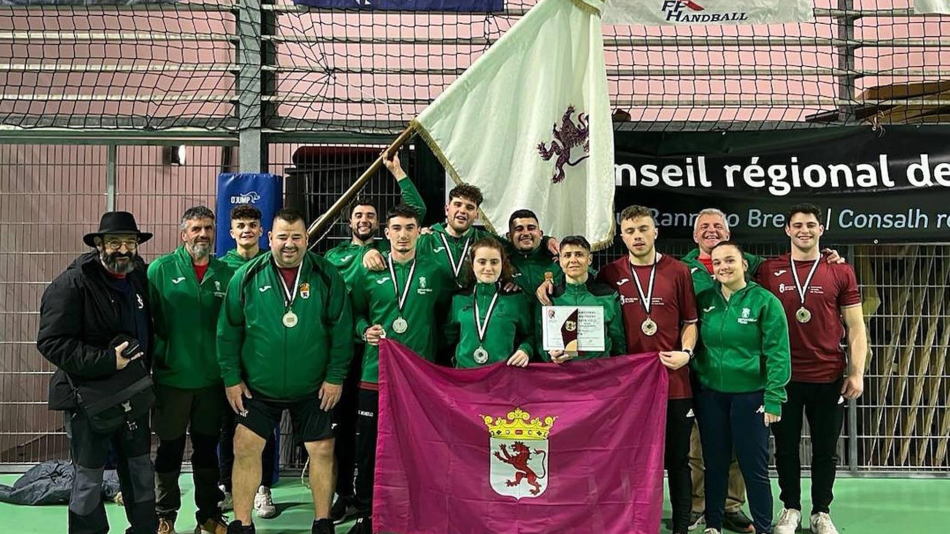 La lucha leonesa triunfa en Europa con ocho medallas y dos oros ...