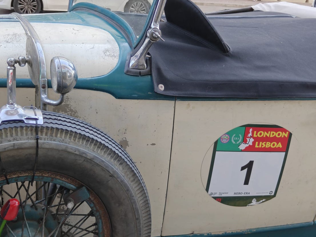 Las imágenes de los coches antiguos que se han parado en León ...
