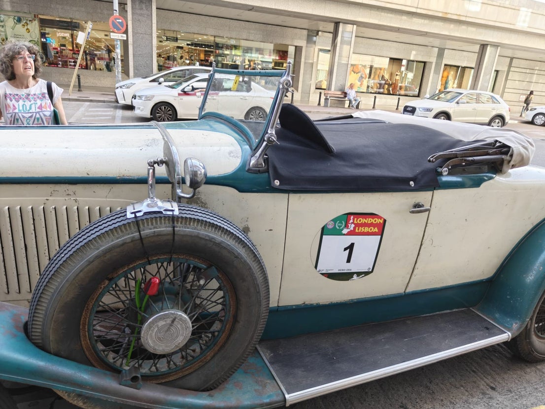 Las imágenes de los coches antiguos que se han parado en León ...