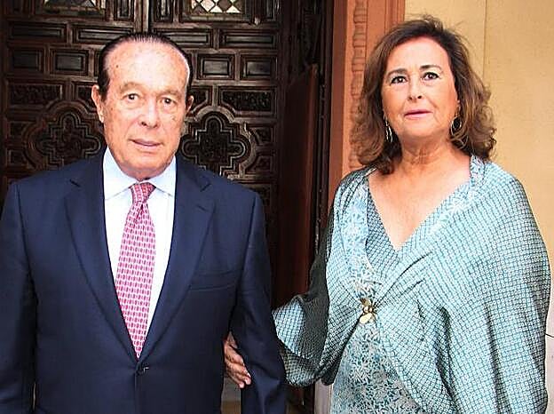 La mujer de Curro Romero revela que el torero ha pasado un cáncer de laringe (y que ha vencido ...