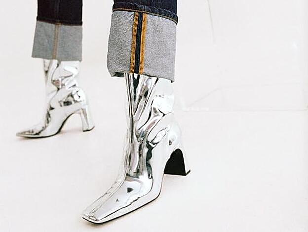 Vuelven las botas plateadas virales de Zara que se agotaron a ...