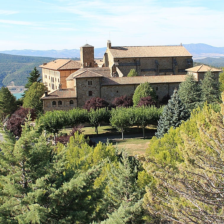 Por qué Leonor y los Reyes visitan hoy Leyre, el monasterio más bonito ...
