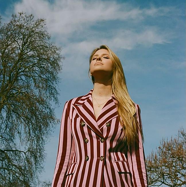 Quién es Isabelle Getty, la heredera que quiere ser cantante y artista ...
