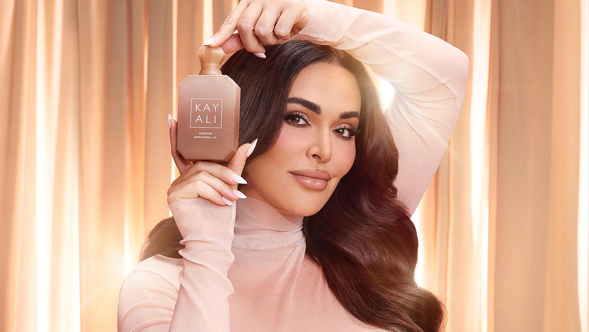 Mona Kattan, fundadora de Kayali y reina de los perfumes en Internet ...