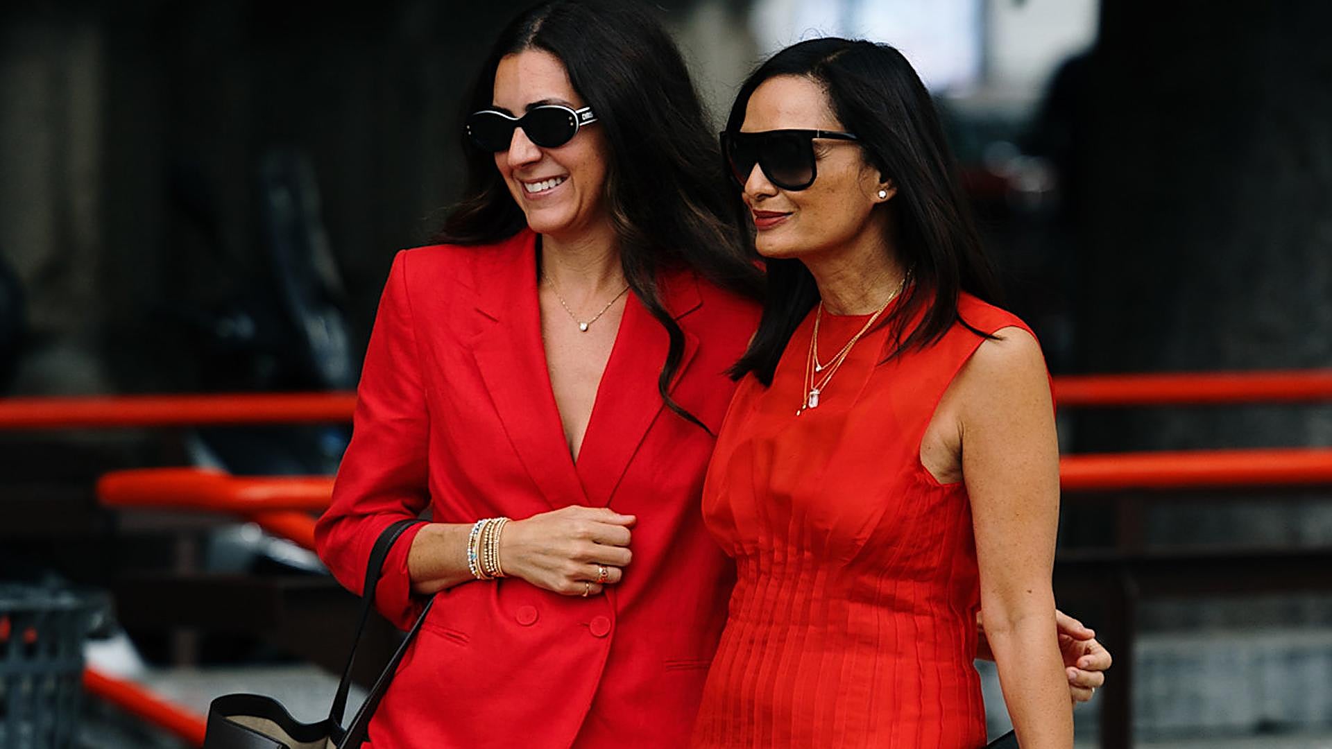 Invitadas de rojo: el color icónico de Valentino vuelve a marcar ...