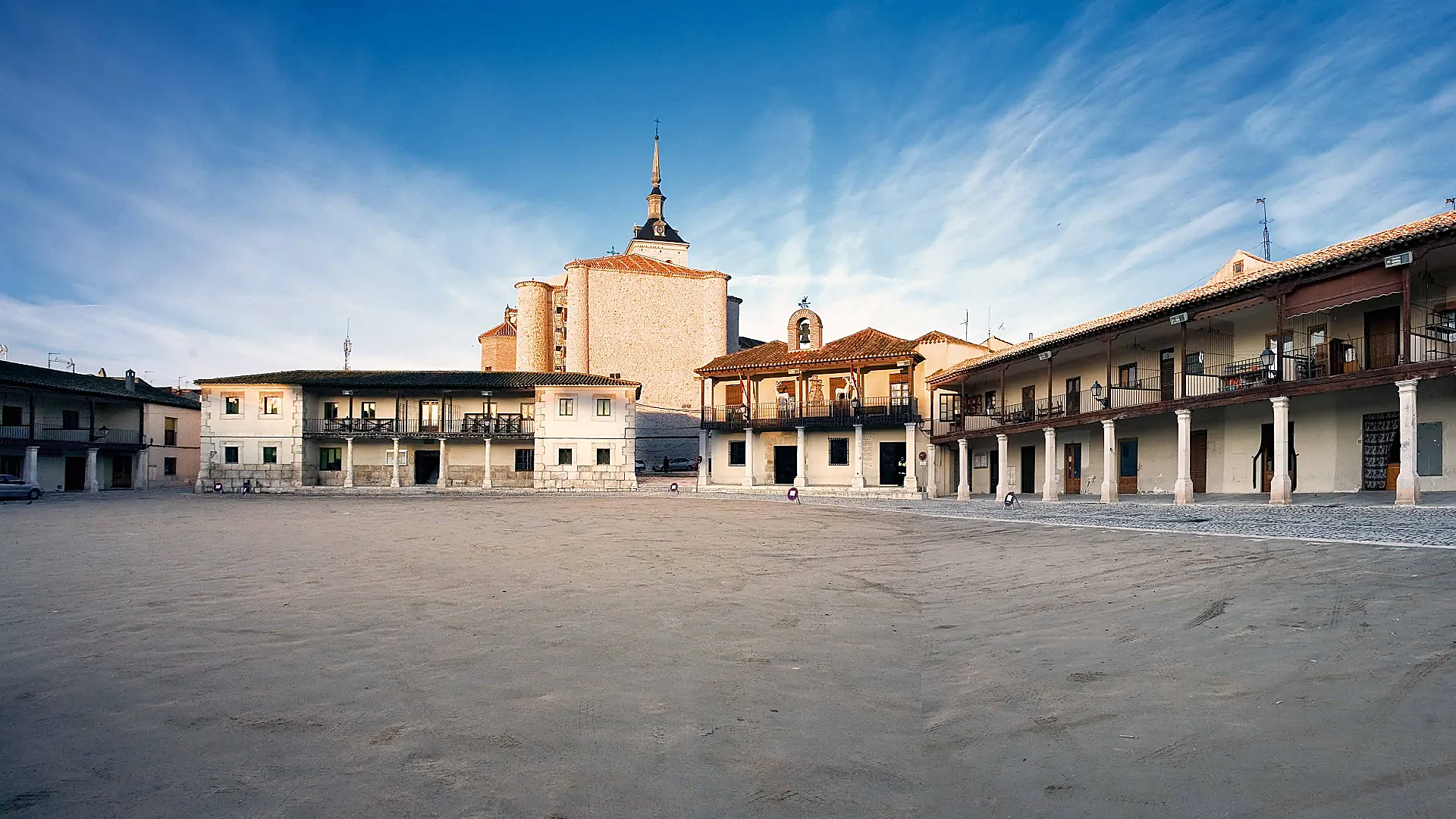 El sorprendente pueblo de Madrid donde se come de lujo: una plaza ...