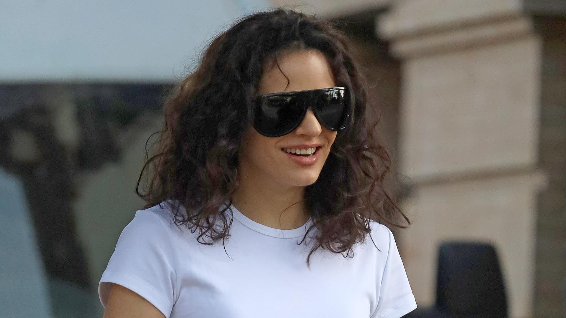 Rosalía sorprende en Sevilla con un cambio de look antes de su ...