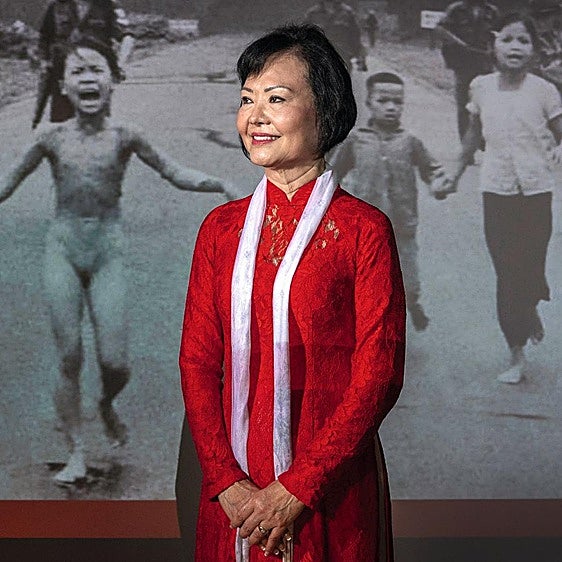Kim Phuc Phan Thi, la niña que no quiso ser un símbolo de la guerra ...