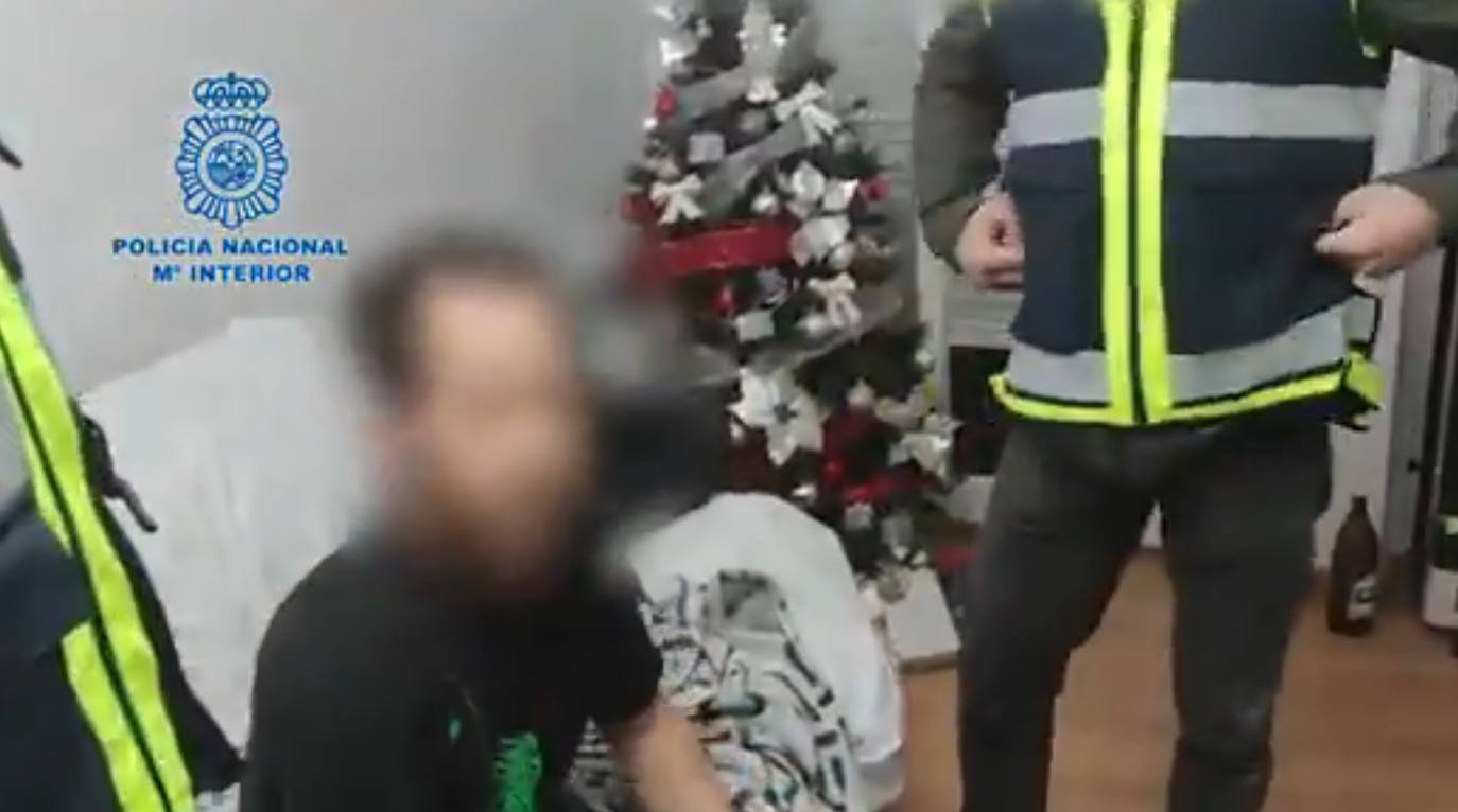 Detenido por fotografiar desnuda a la hija de 6 años de su pareja mientras dormía | El Correo