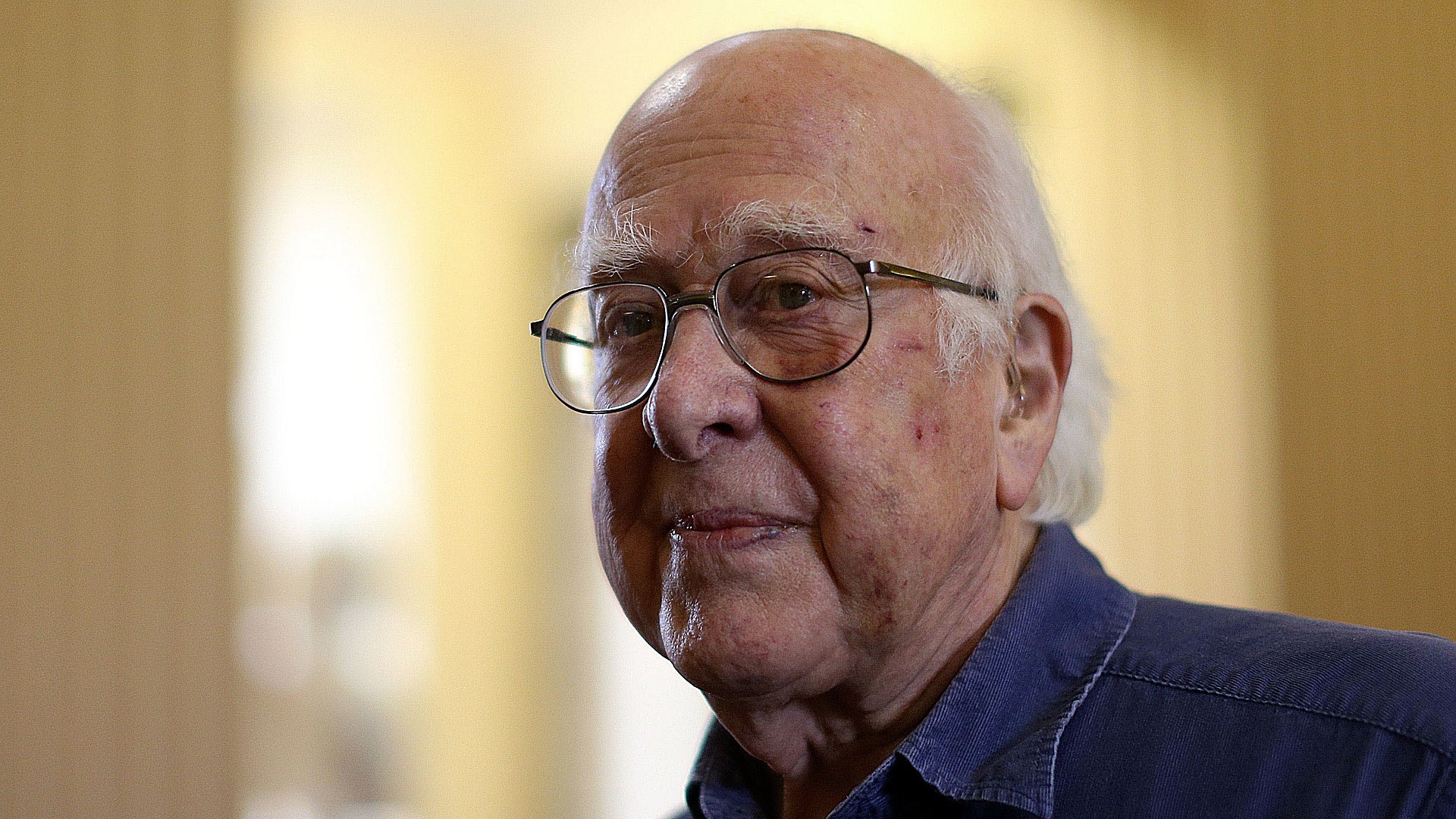 Muere Peter Higgs, el físico que descubrió la 'partícula de dios' que ...