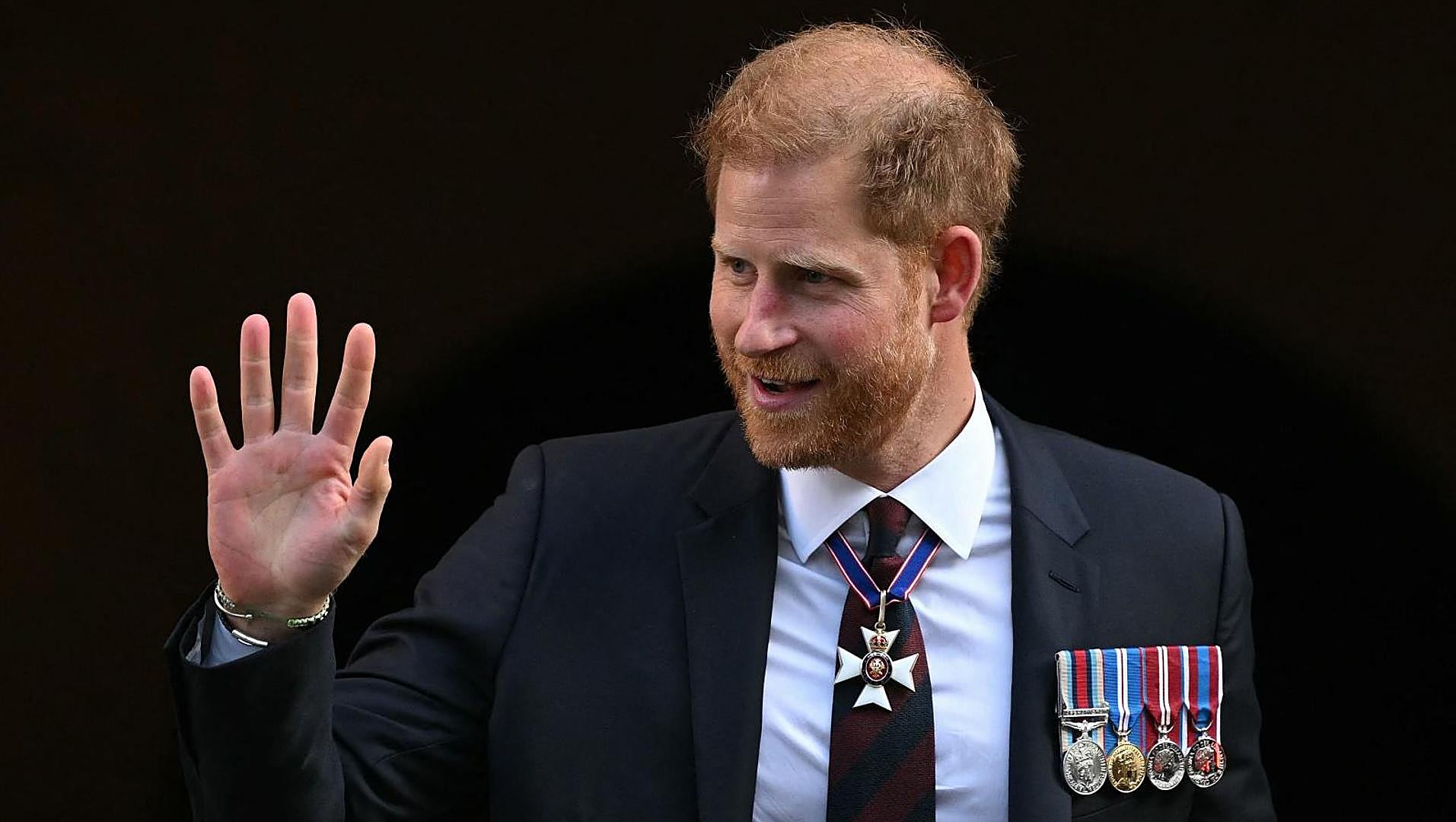 Harry solo recibe el cariño de los Spencer en su vuelta a casa | El Correo