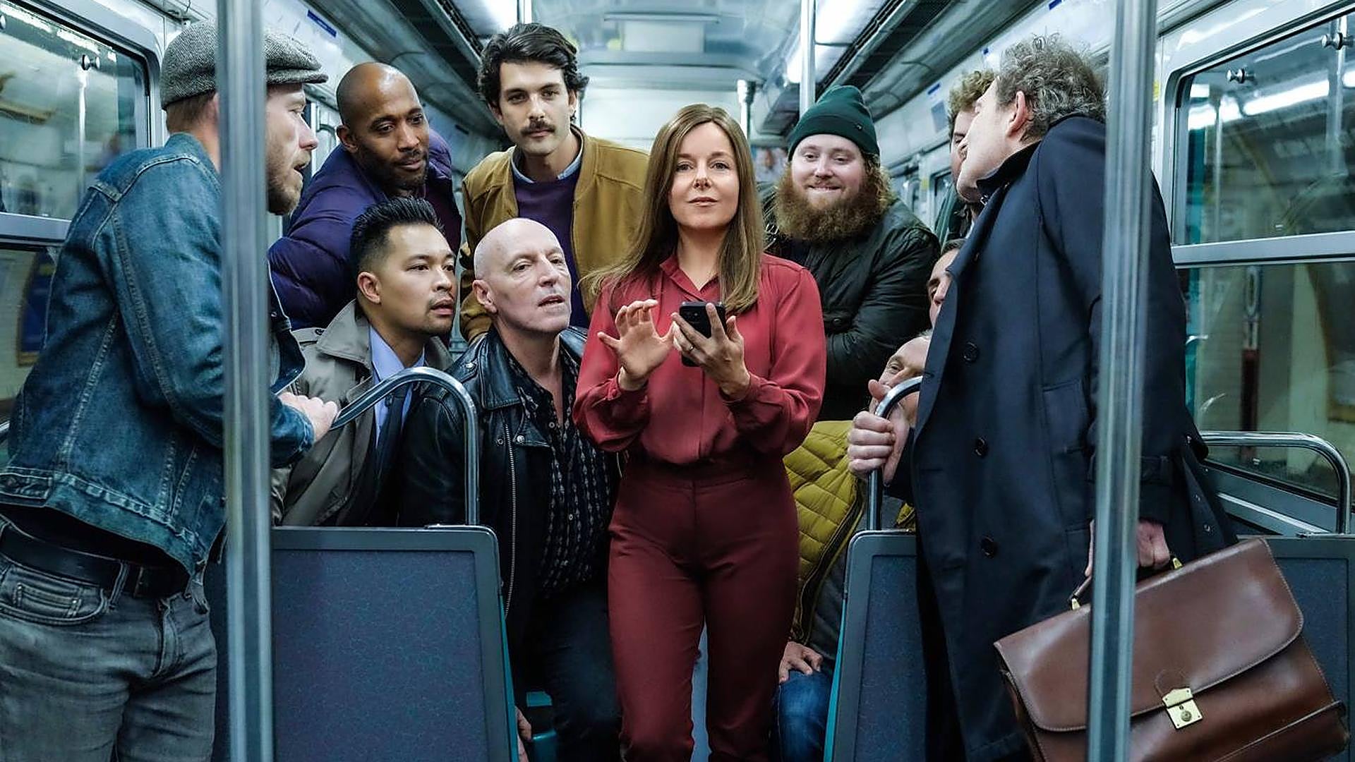 Tinder devuelve la autoestima a la protagonista de 'Iris' | Ideal