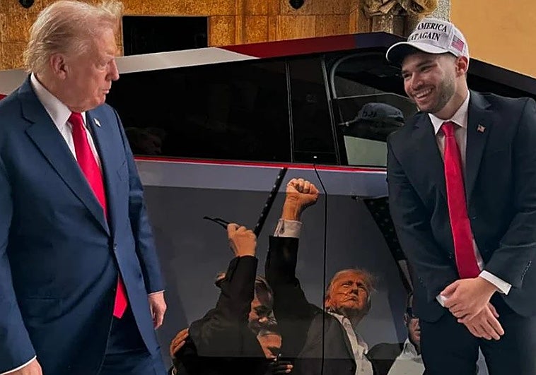 Un 'streamer' le regala un Tesla Cybertruck a Donald Trump | El Correo