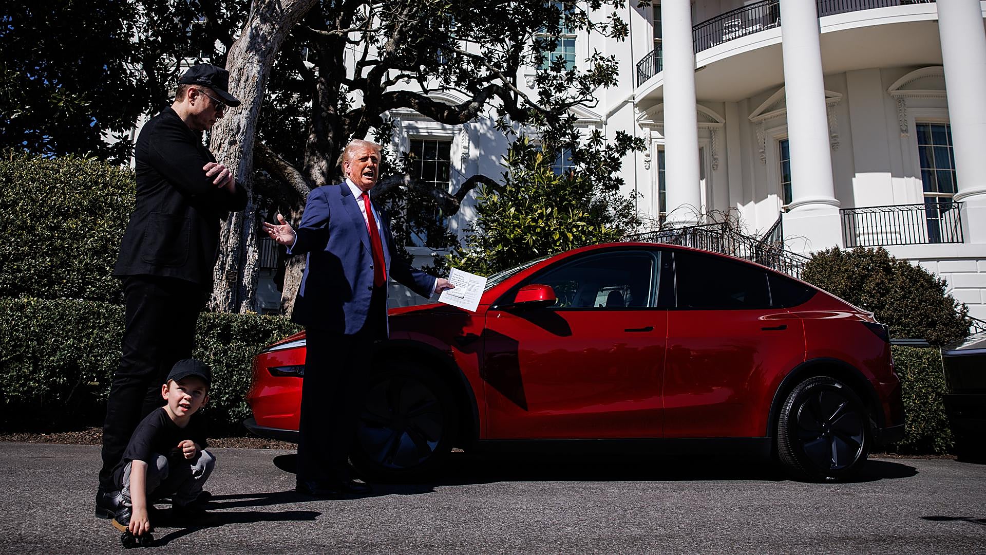 Musk convierte la Casa Blanca en un concesionario de Tesla y logra que ...