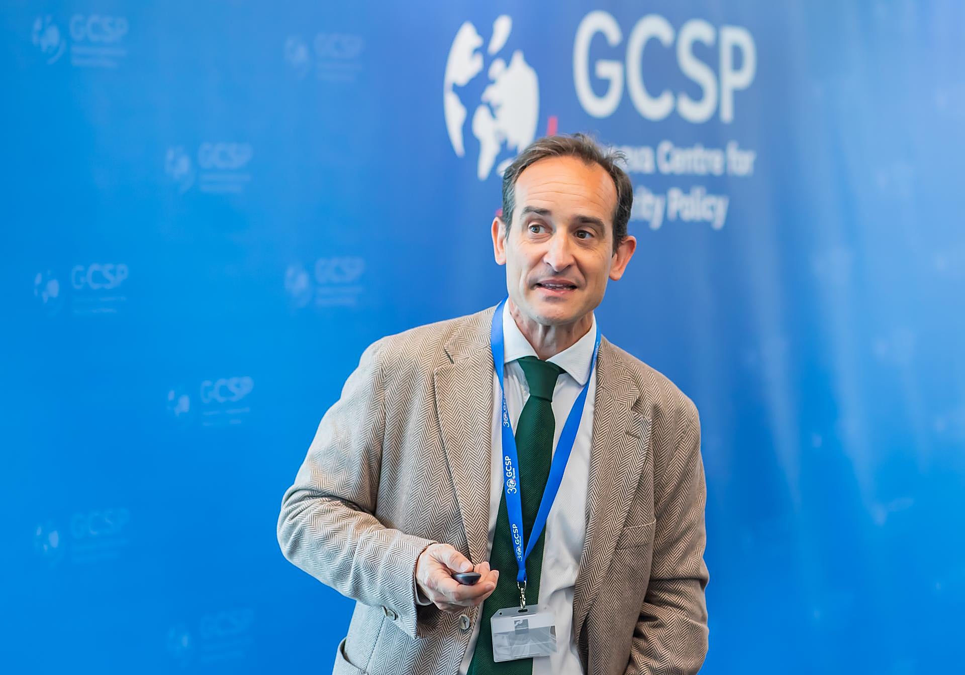 Ivan Ureta, Experto en diplomacia del GCSP: «Cada vez estamos más cerca ...