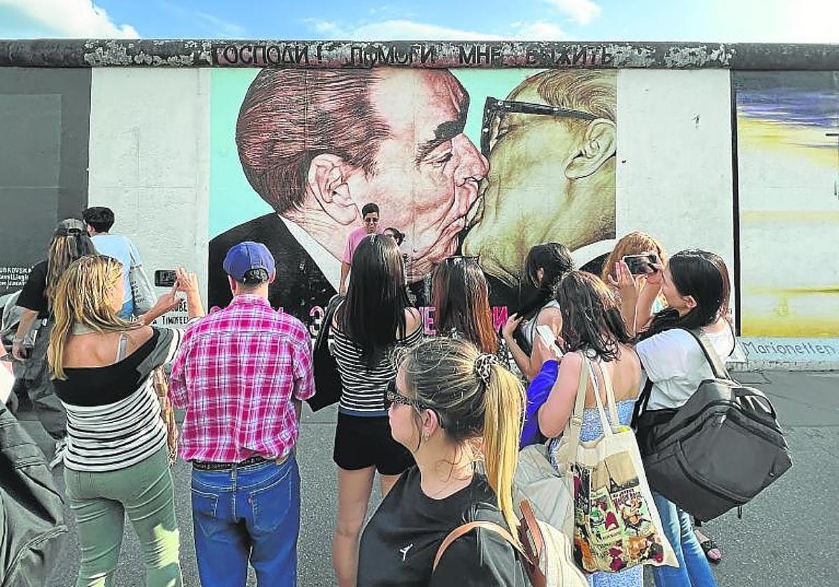 Besos hasta a Videla | El Correo