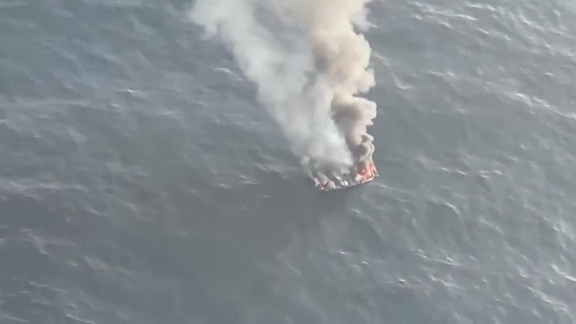 Rescatados dos tripulantes de un velero que sufrió un incendio en Cabo ...