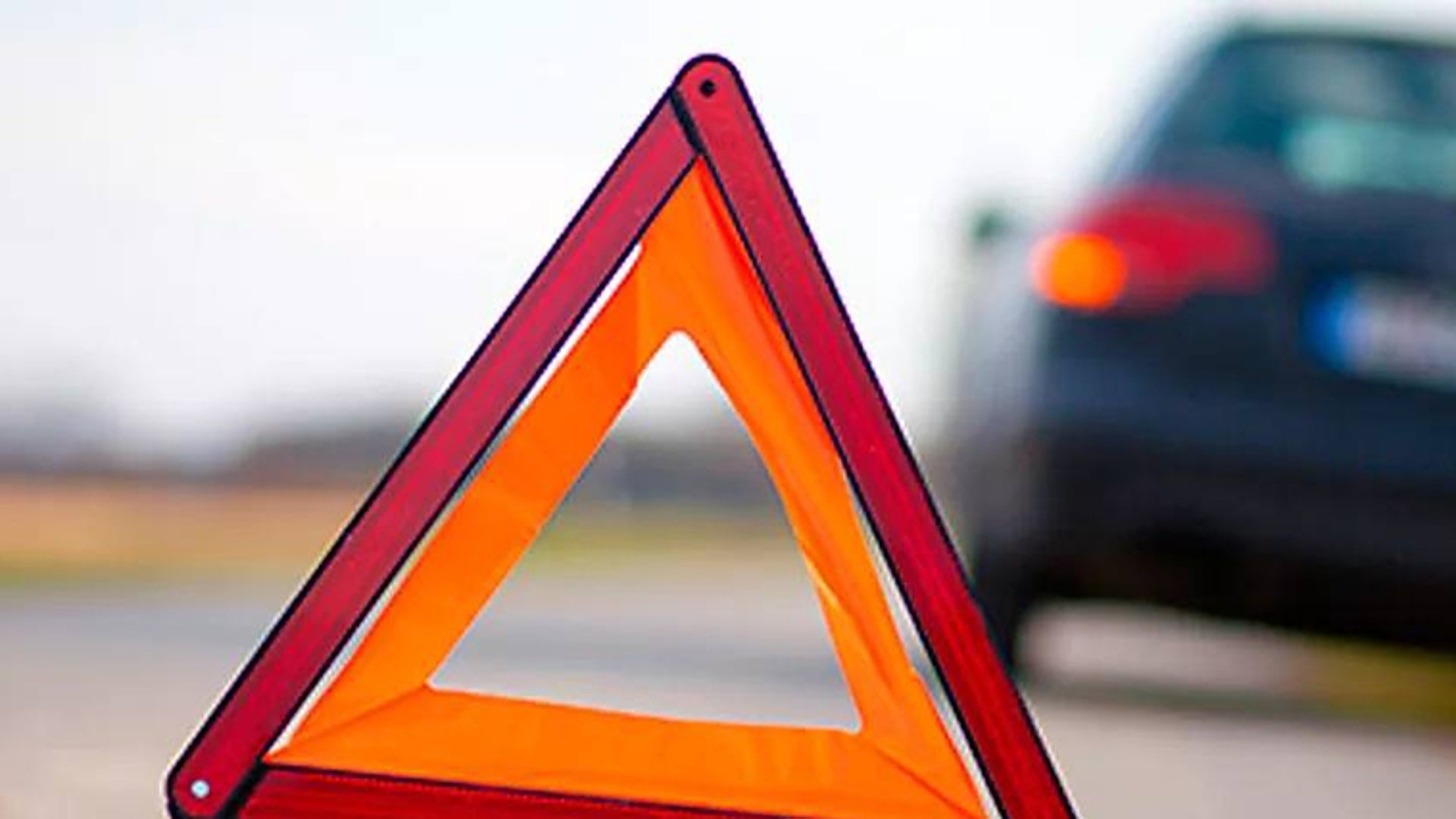 Hazard warning triangle requirement dropped on Spain's motorways and ...