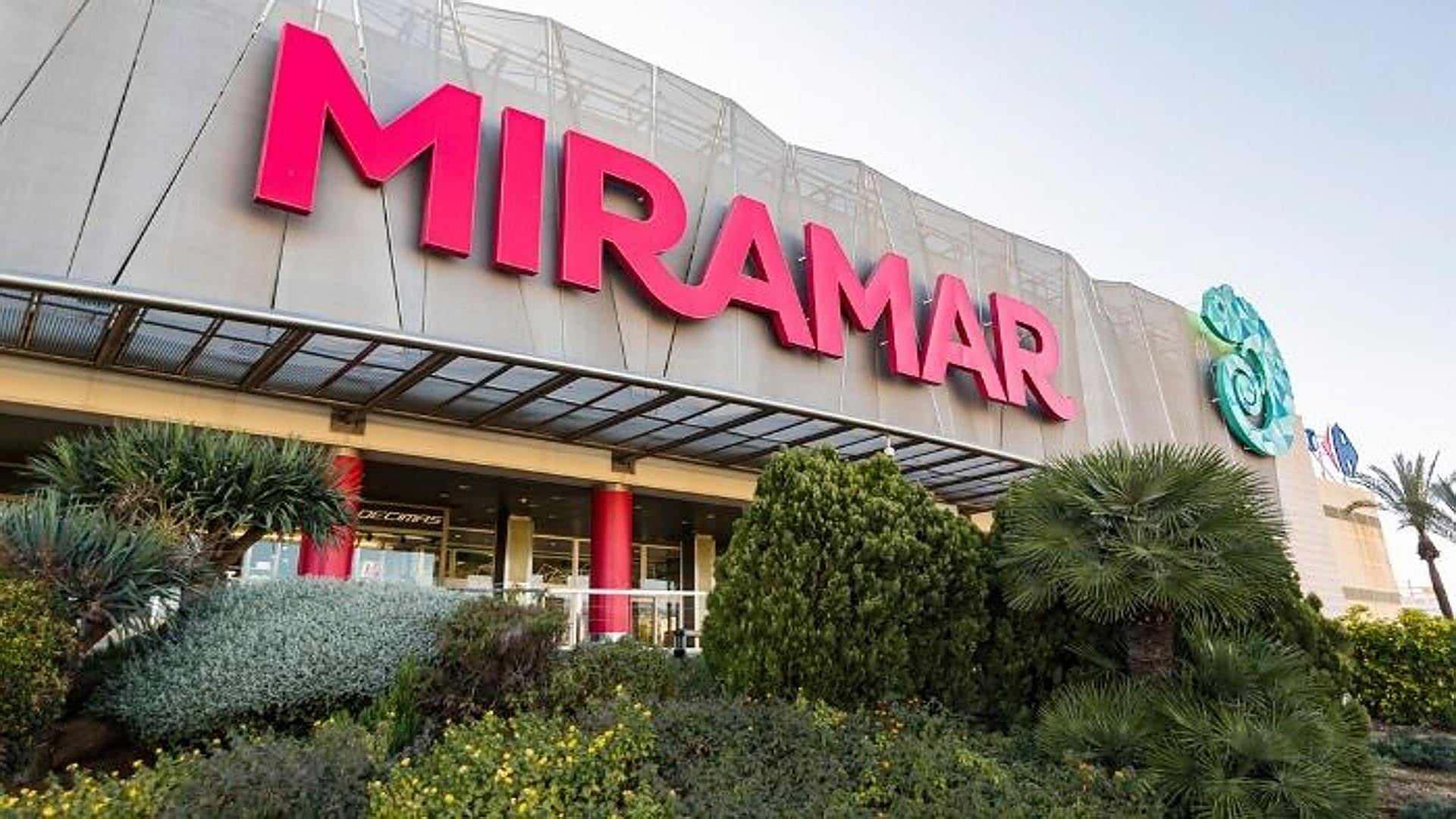 Fire forces evacuation of part of Miramar shopping centre in Fuengirola ...