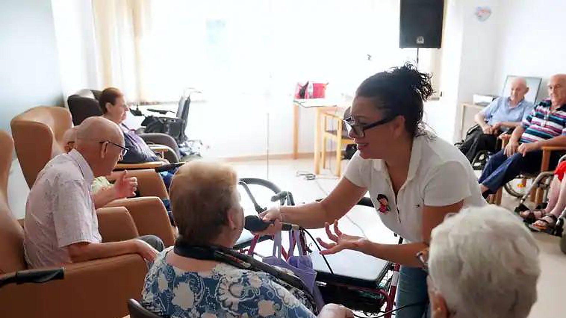 Music therapy helps stimulate memory in Estepona's nursing homes | Sur ...
