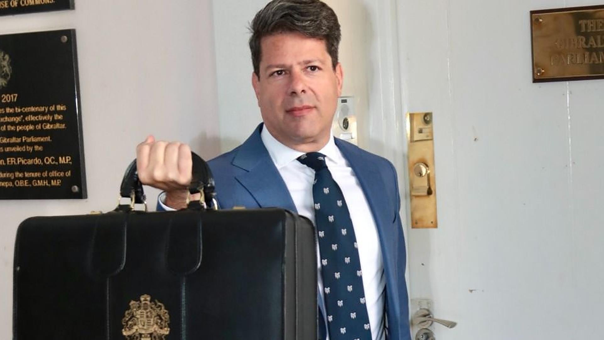 Gibraltar's chief minister unveils new 2024 tax budget | Sur in English